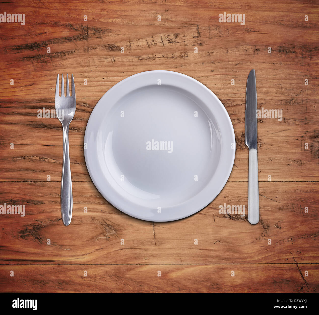 Photo empty white plate knife hi-res stock photography and images - Alamy