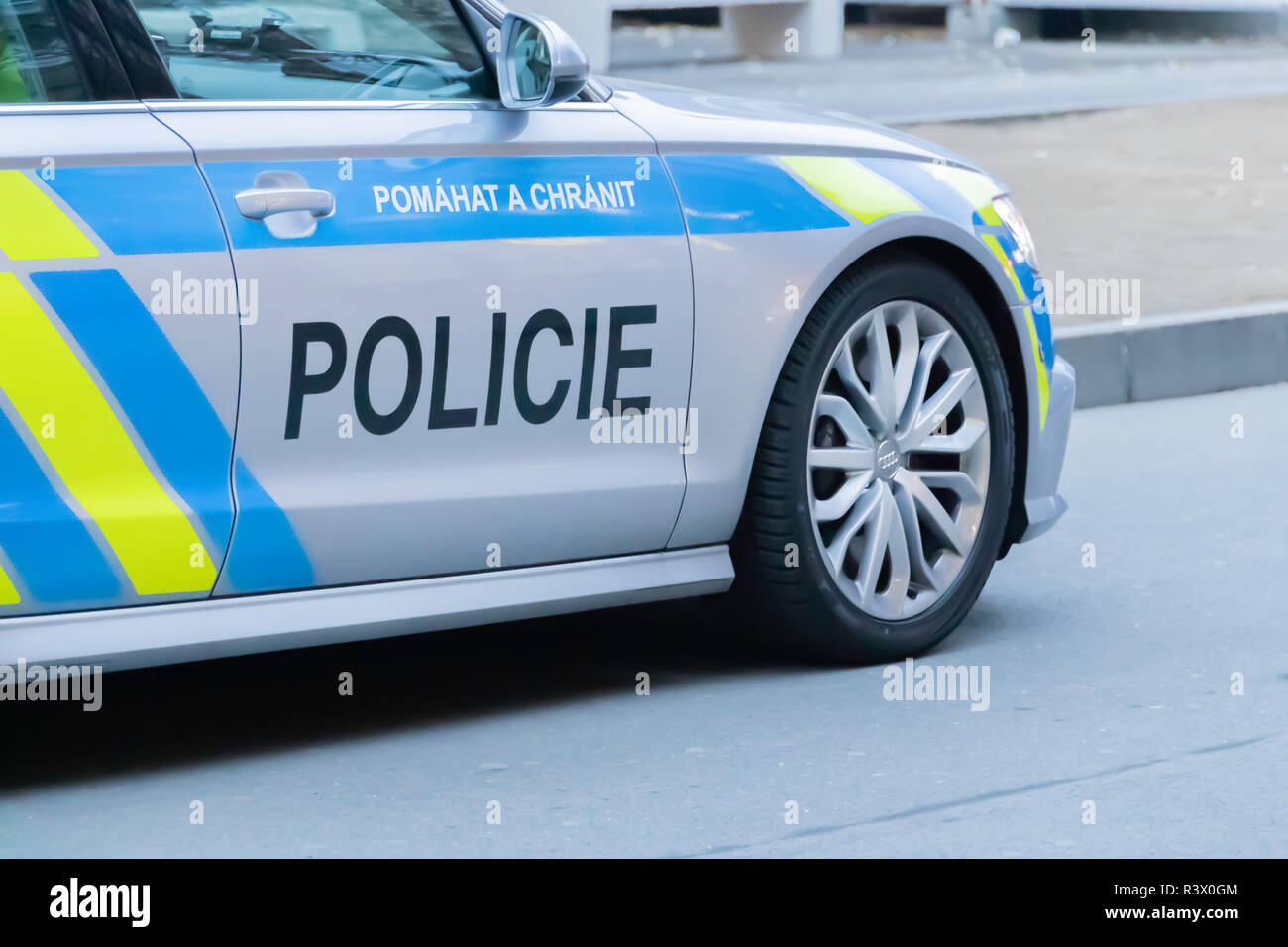 Police car up close hi-res stock photography and images - Alamy