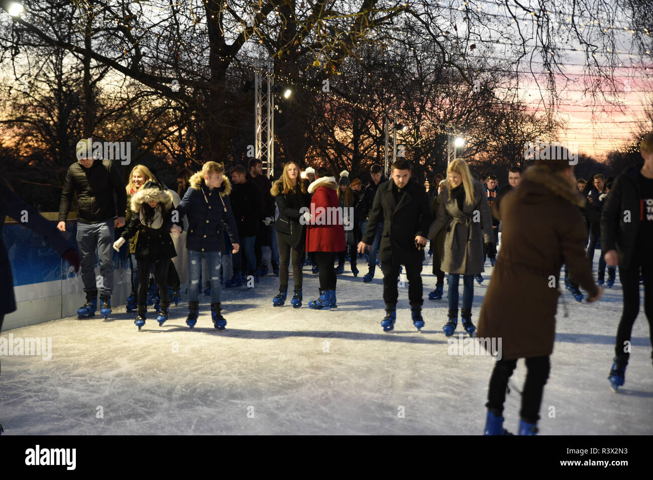 Hyde park winter wonderland stalls hi-res stock photography and images ...