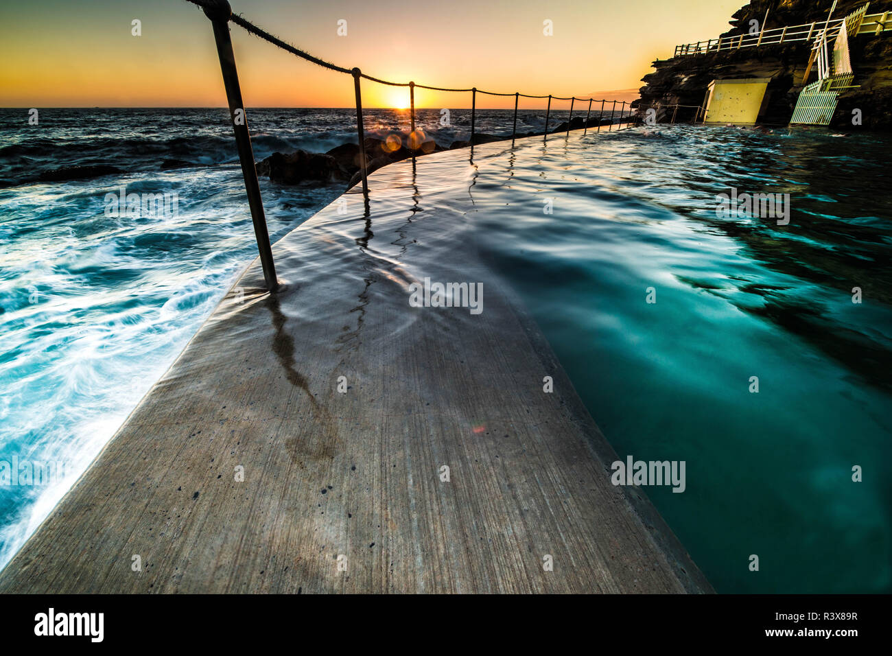 Bronte beach pool sydney hi-res stock photography and images - Alamy