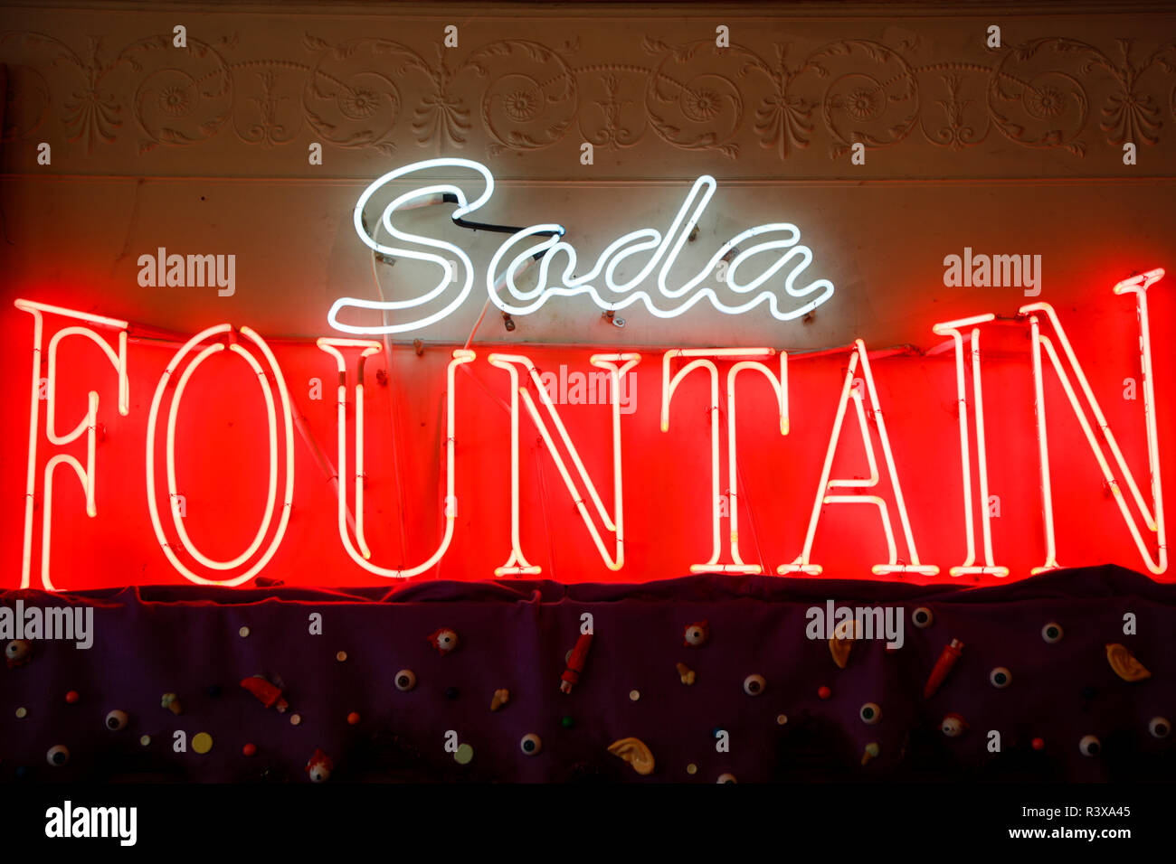 Soda Fountain neon sign in Arcadia, California Stock Photo - Alamy