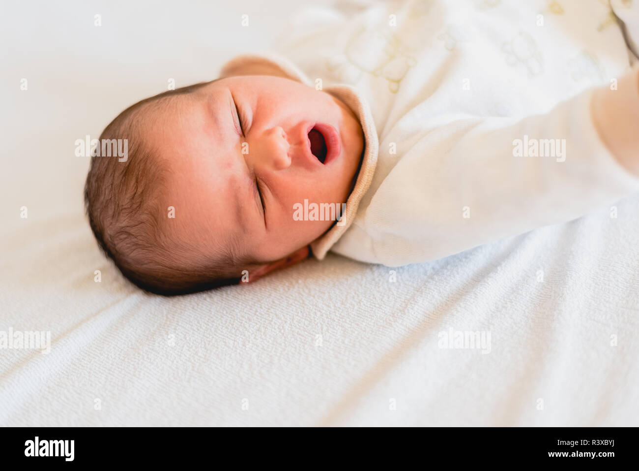 Newborn baby yawning Stock Photo - Alamy