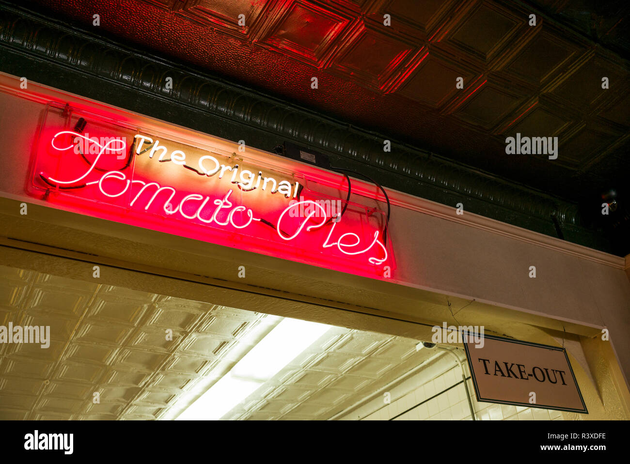 USA, Connecticut, New Haven, Frank Pepe Pizzeria neon sign Stock Photo ...