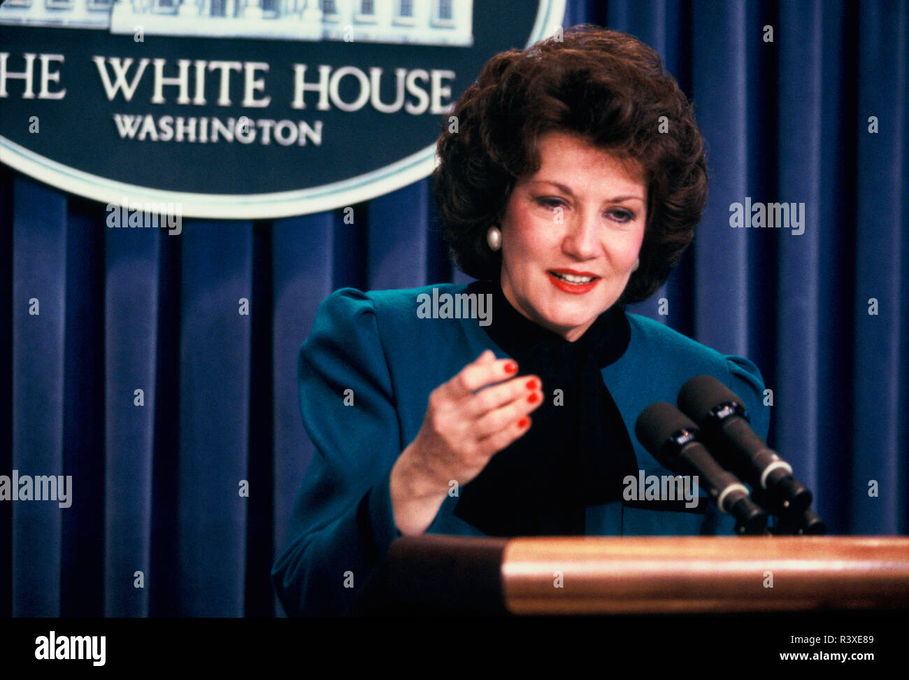 Elizabeth dole hi-res stock photography and images - Alamy