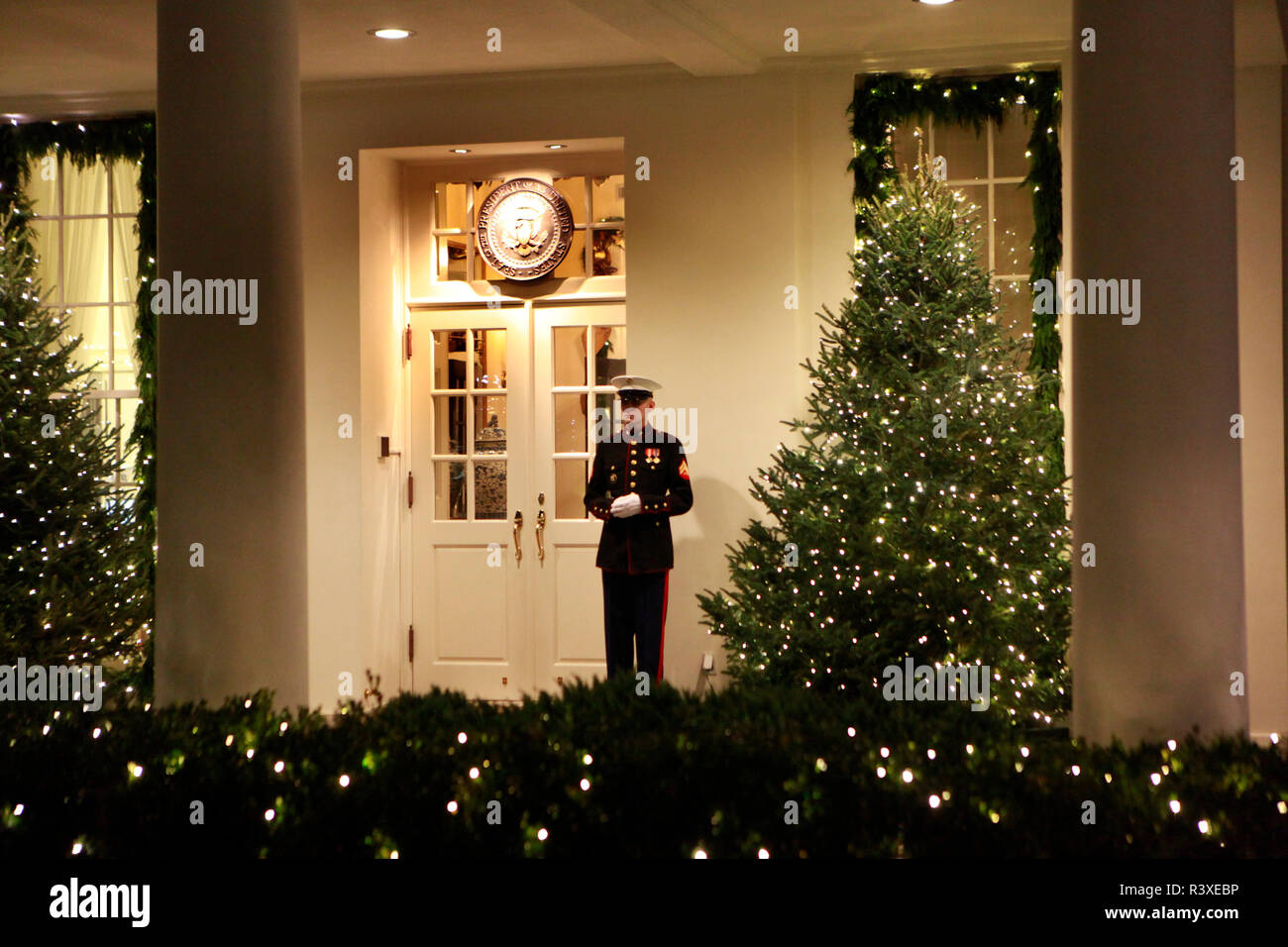 The Marine guard and the door of the West Wing of the White House Stock ...