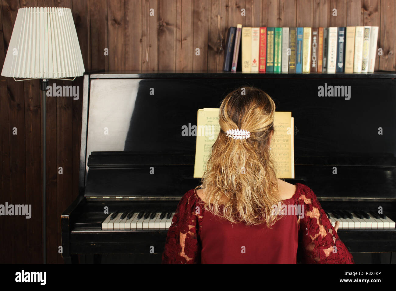 Piano woman back hi-res stock photography and images - Alamy