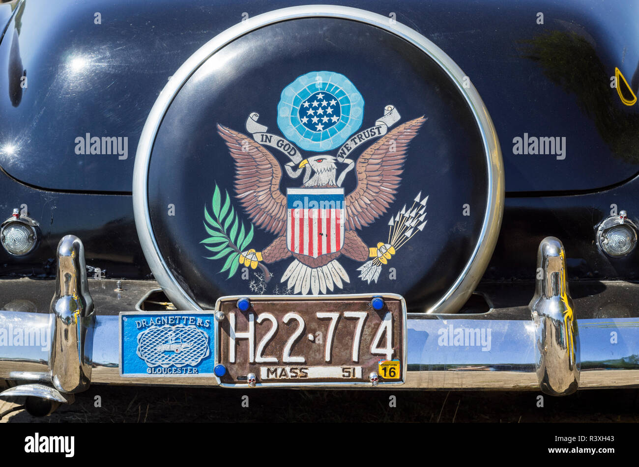 1950s car with usa emblem hi-res stock photography and images - Alamy