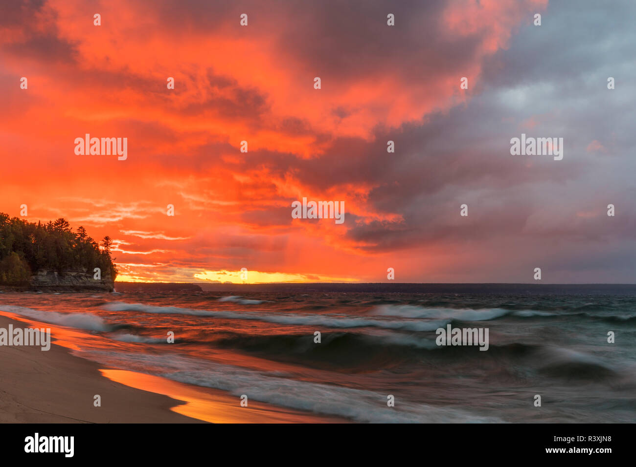 Dramatic sunset light along Miners Beach in Pictured Rocks National ...