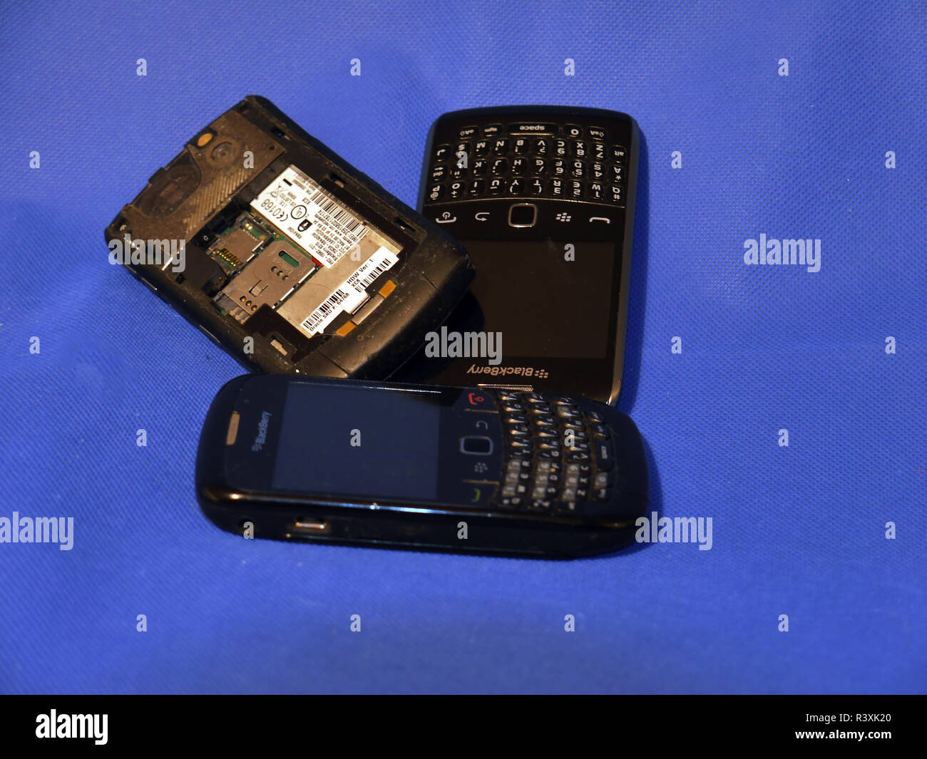 Broken technology hi-res stock photography and images - Alamy
