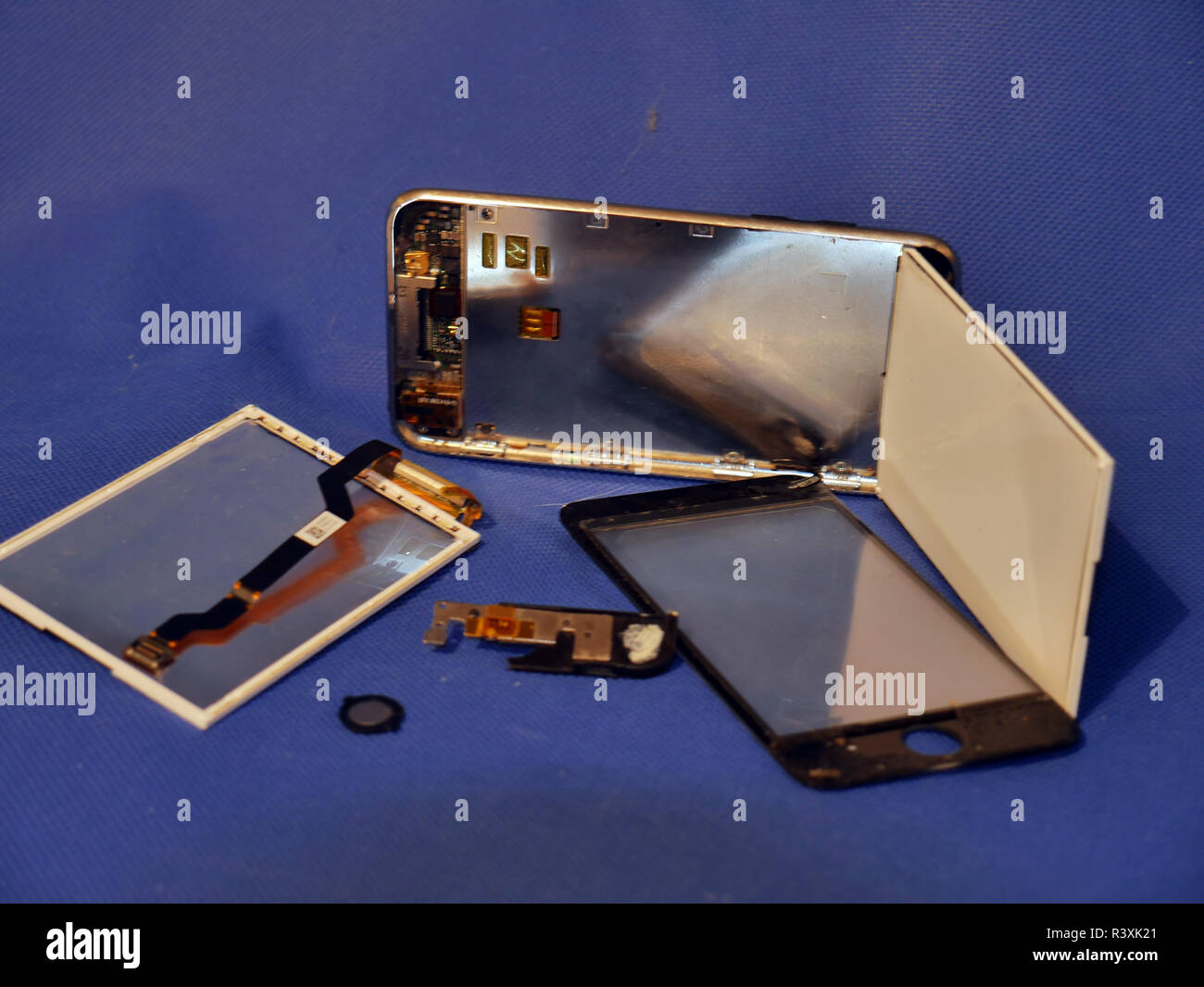 Broken Technology. Ready to to be recycled old and obsolete broken ...