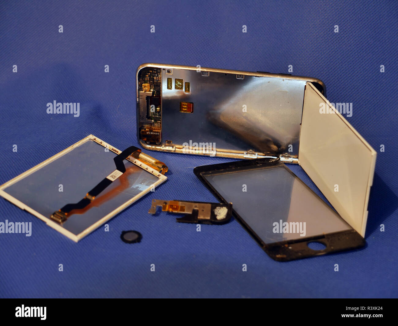 Broken technology hi-res stock photography and images - Alamy