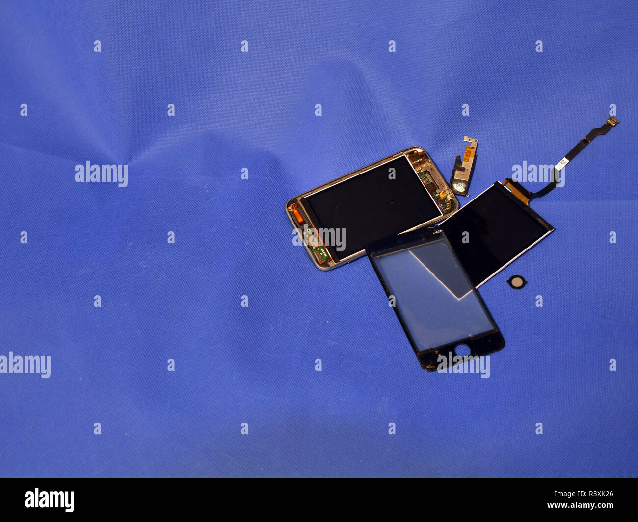 Broken technology hi-res stock photography and images - Alamy