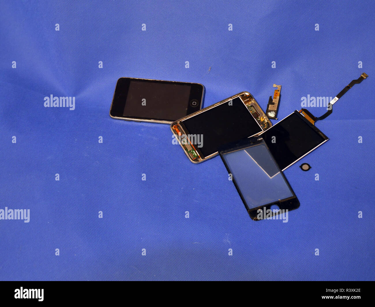 Broken technology hi-res stock photography and images - Alamy