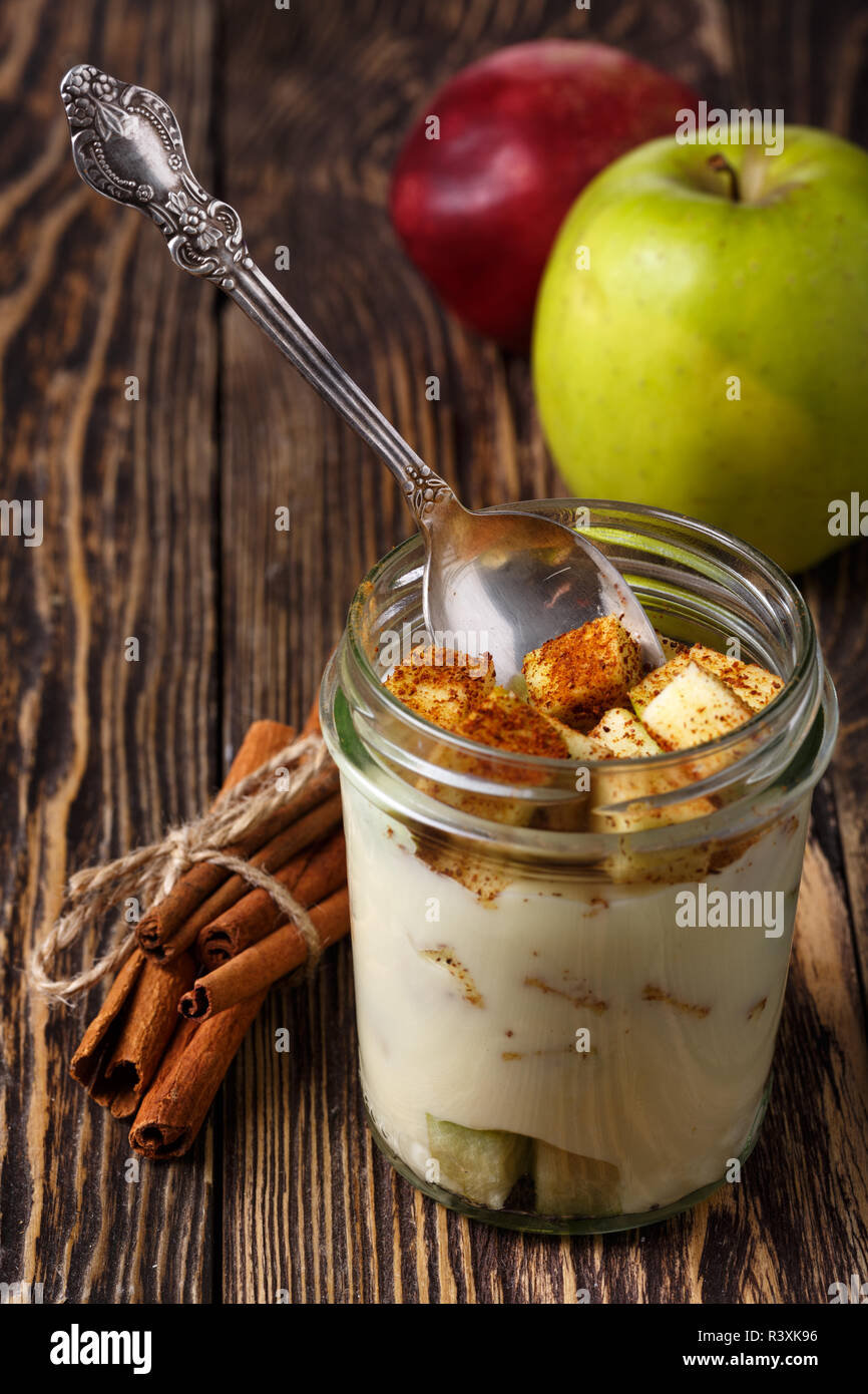 American parfait hi-res stock photography and images - Alamy