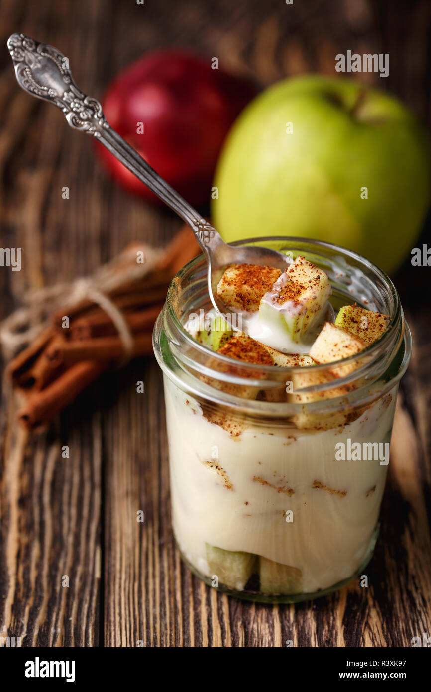 American parfait hi-res stock photography and images - Alamy