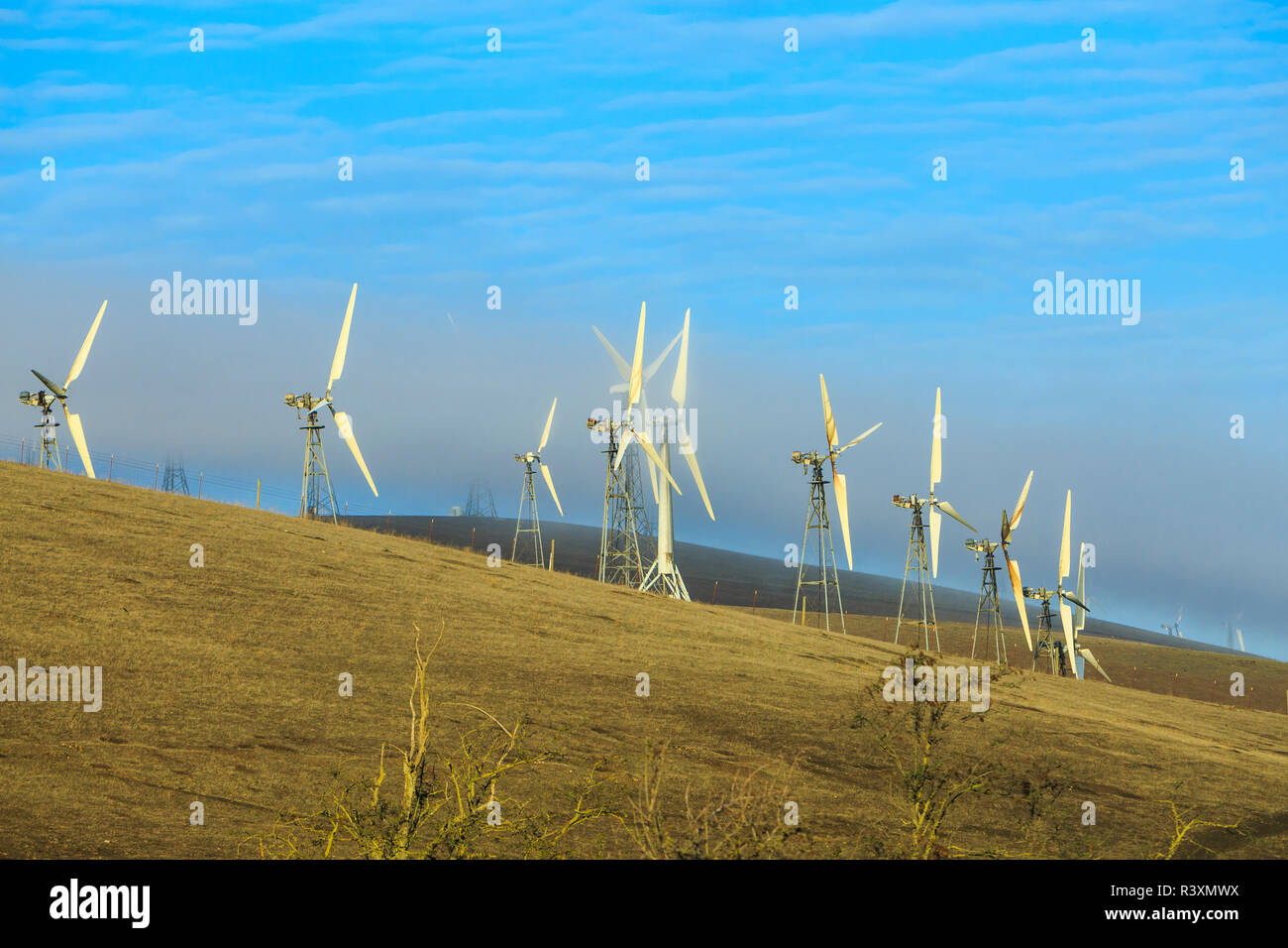 Altamont Pass Wind Farm, largest concentration of wind turbines in the ...