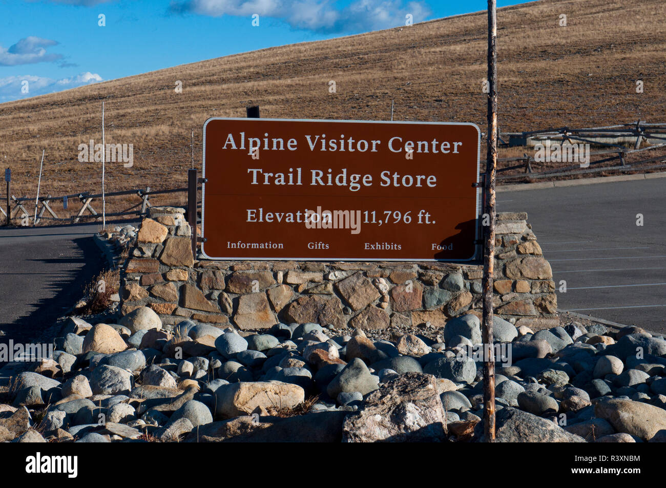 Trail identification sign hi-res stock photography and images - Alamy