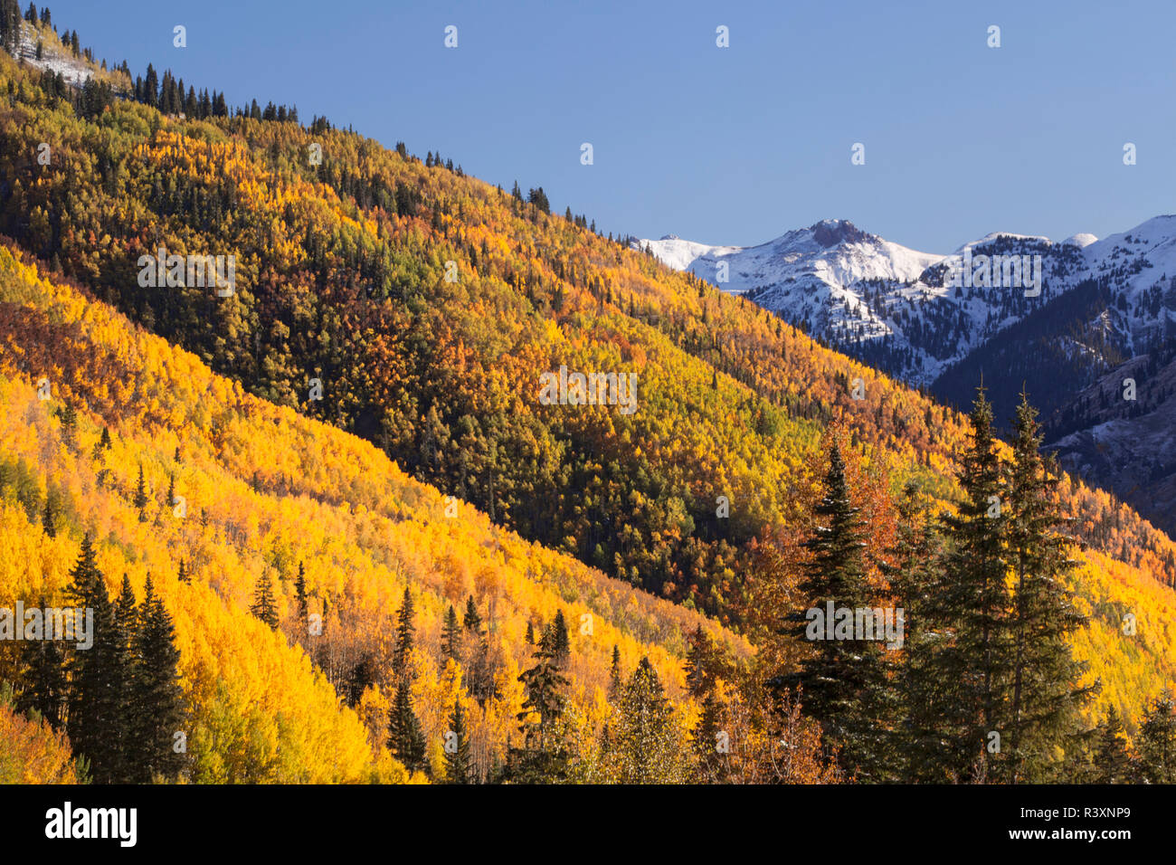 Red mountain pass hi-res stock photography and images - Alamy