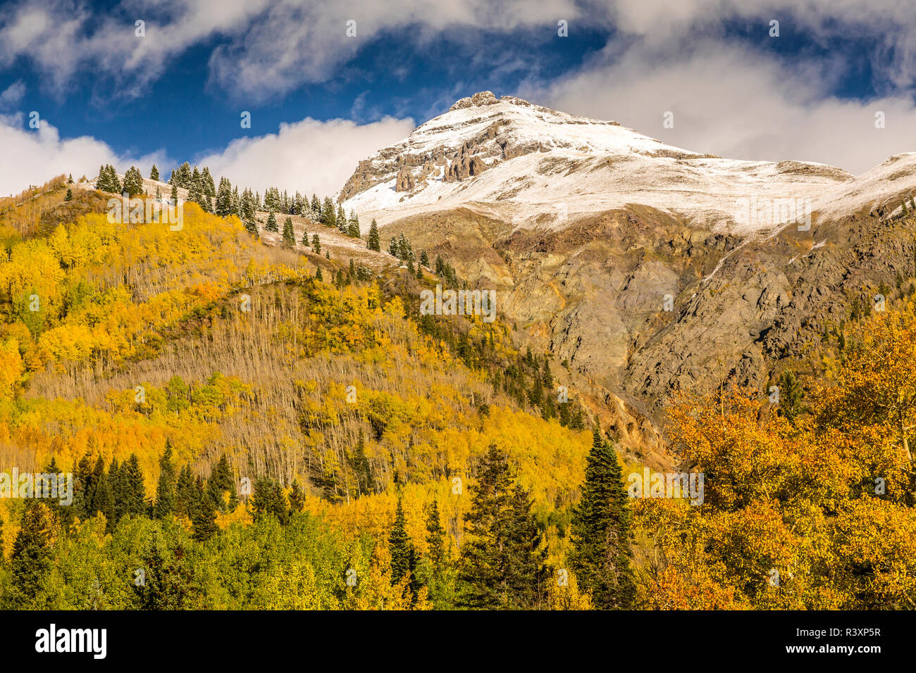 Red mountain pass hi-res stock photography and images - Alamy