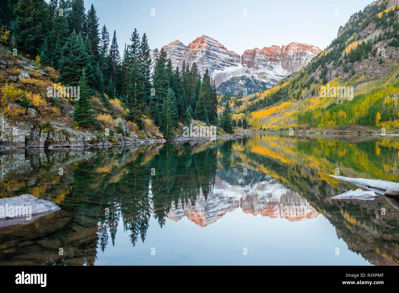 Maroon bells in autumn hi-res stock photography and images - Alamy