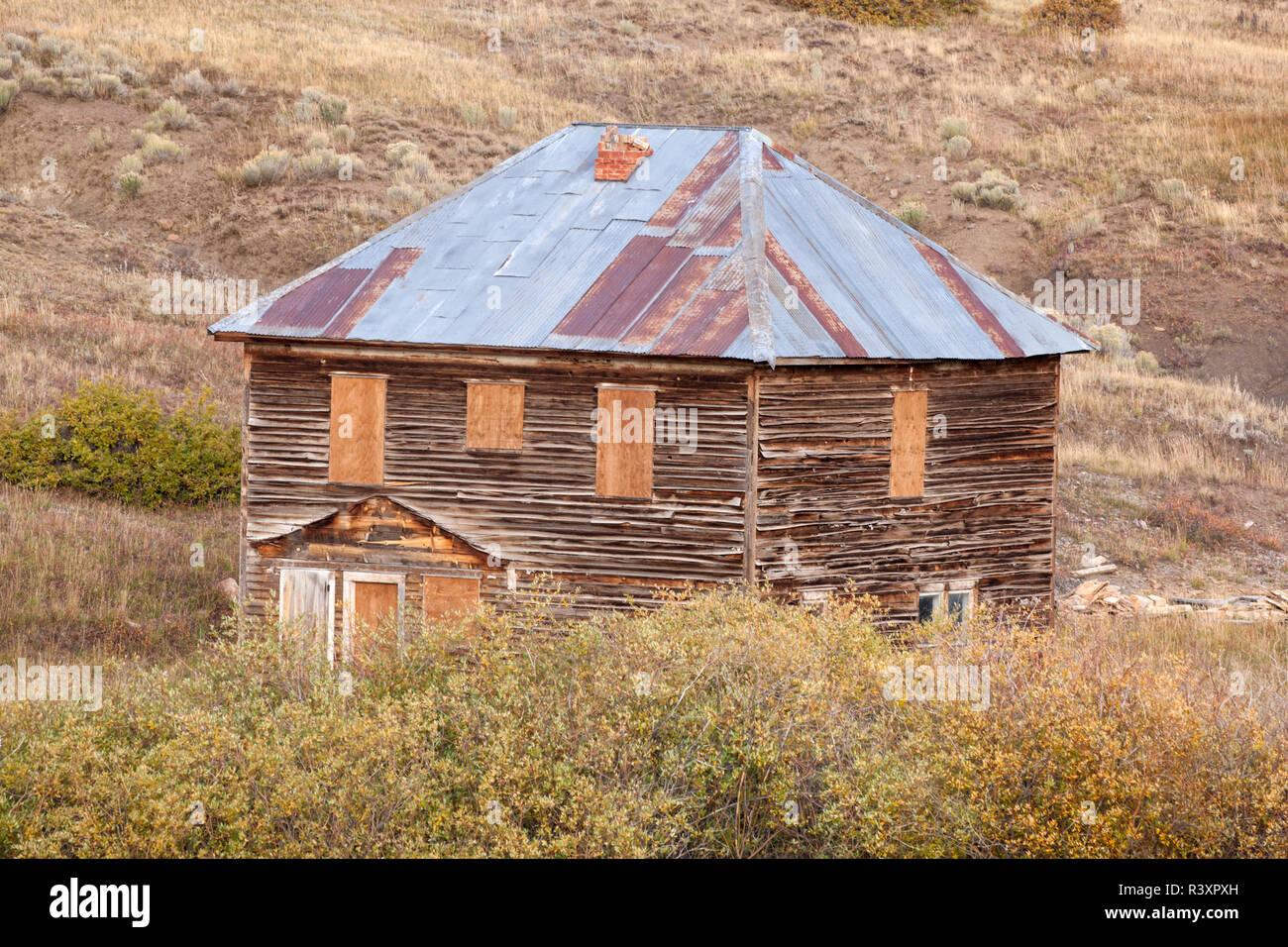 Abandoned ranch house hi-res stock photography and images - Alamy