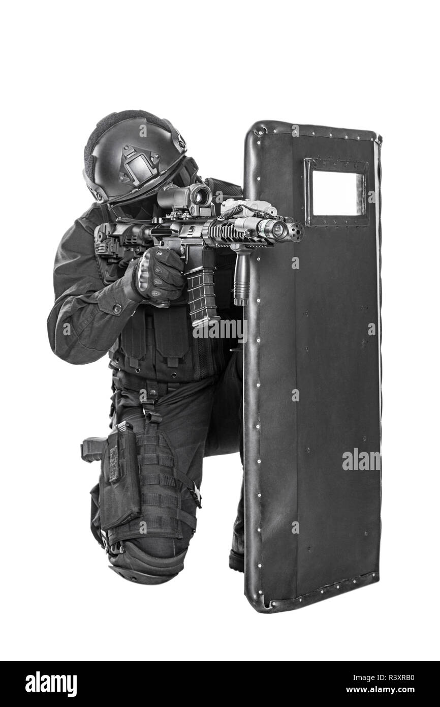 Police officer ballistic shield hi-res stock photography and images - Alamy
