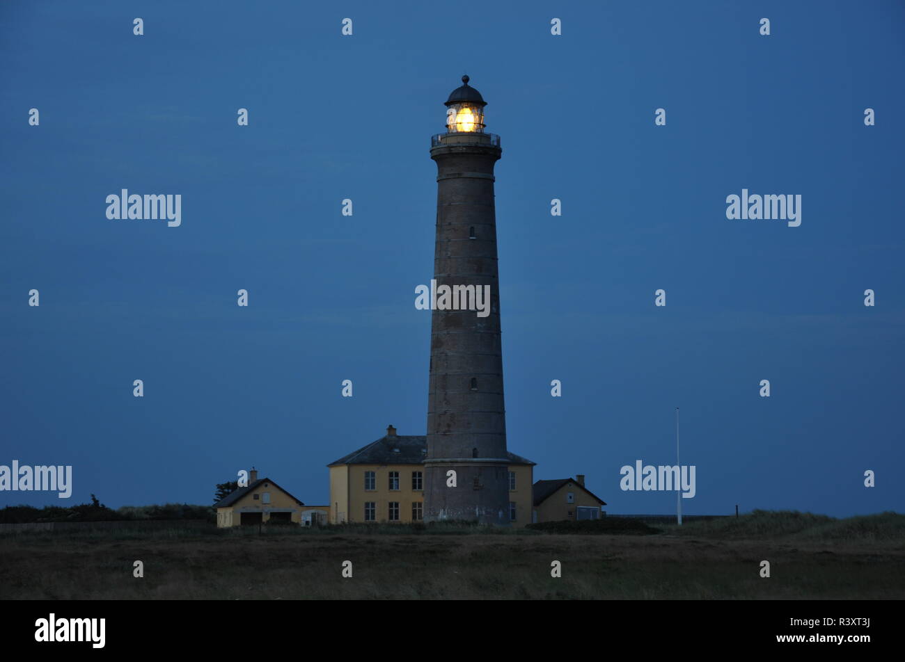 skagen lighthouse at night denmark Stock Photo - Alamy