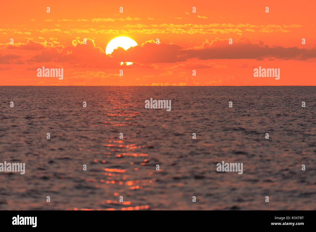 Sun setting on ocean off Maui, Hawaii, USA Stock Photo - Alamy