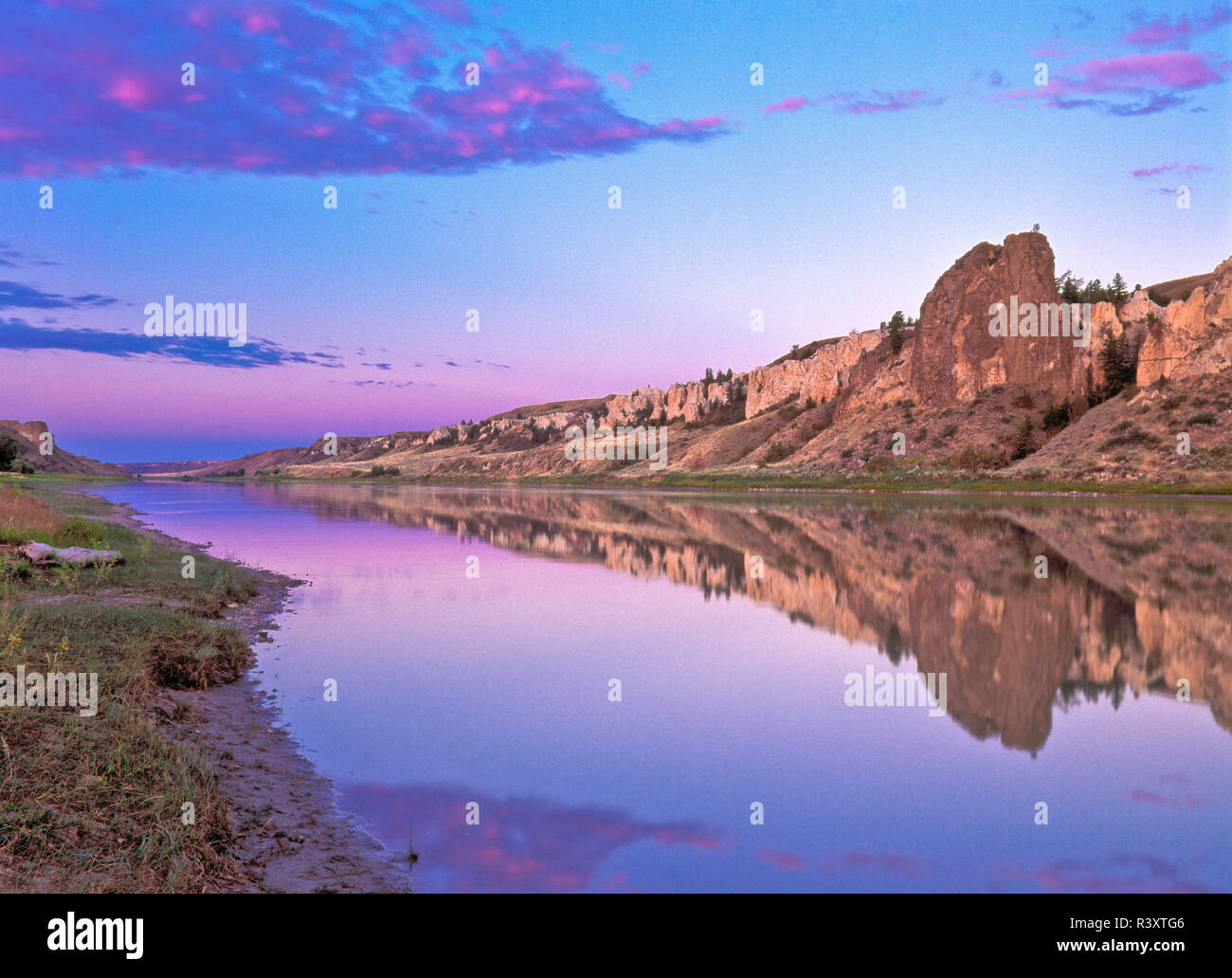 sunrise over the missouri river and la barge rock in the white cliffs ...