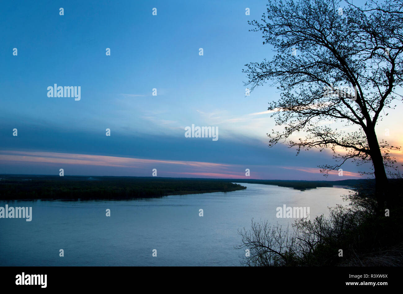 Mississippi River, Illinois, confluence with Illinois River Stock Photo ...