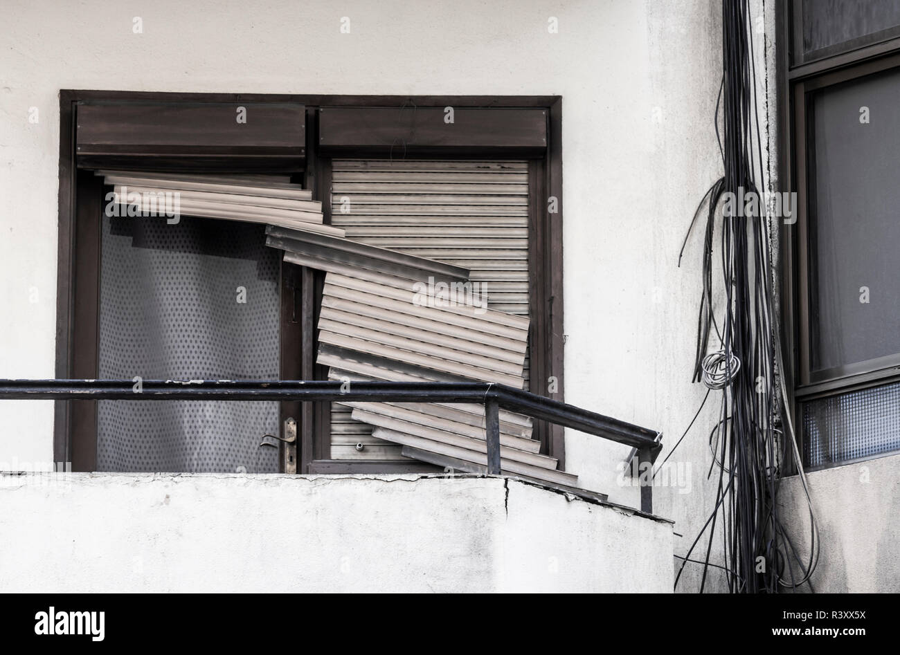 Broken shutter hi-res stock photography and images - Alamy