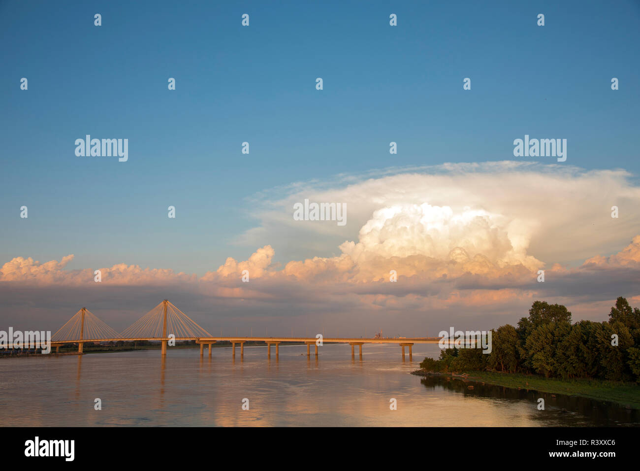Clark Bridge over Mississippi River and thunderstorm (Cumulonimbus ...