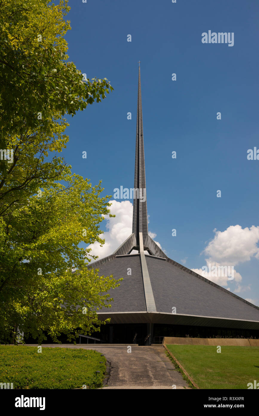 North Christian Church designed by Eero Saarinen and opened in 1964 ...
