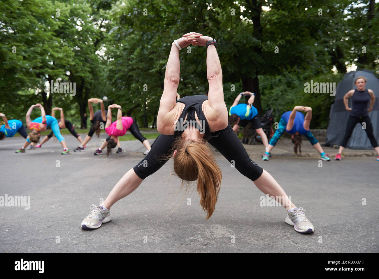 jogging people group stretching Stock Photo - Alamy