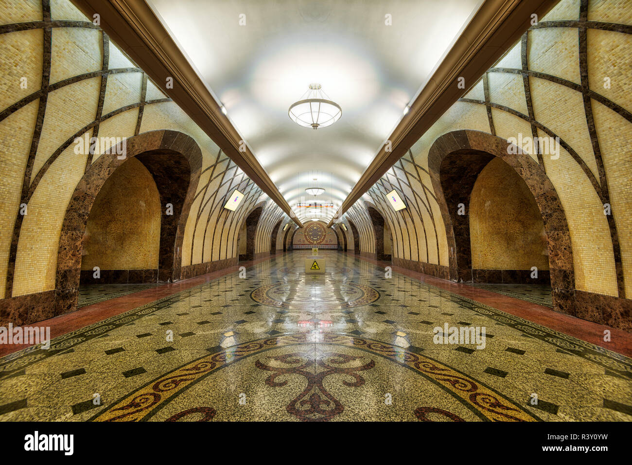 Impressive station metro hi-res stock photography and images - Alamy