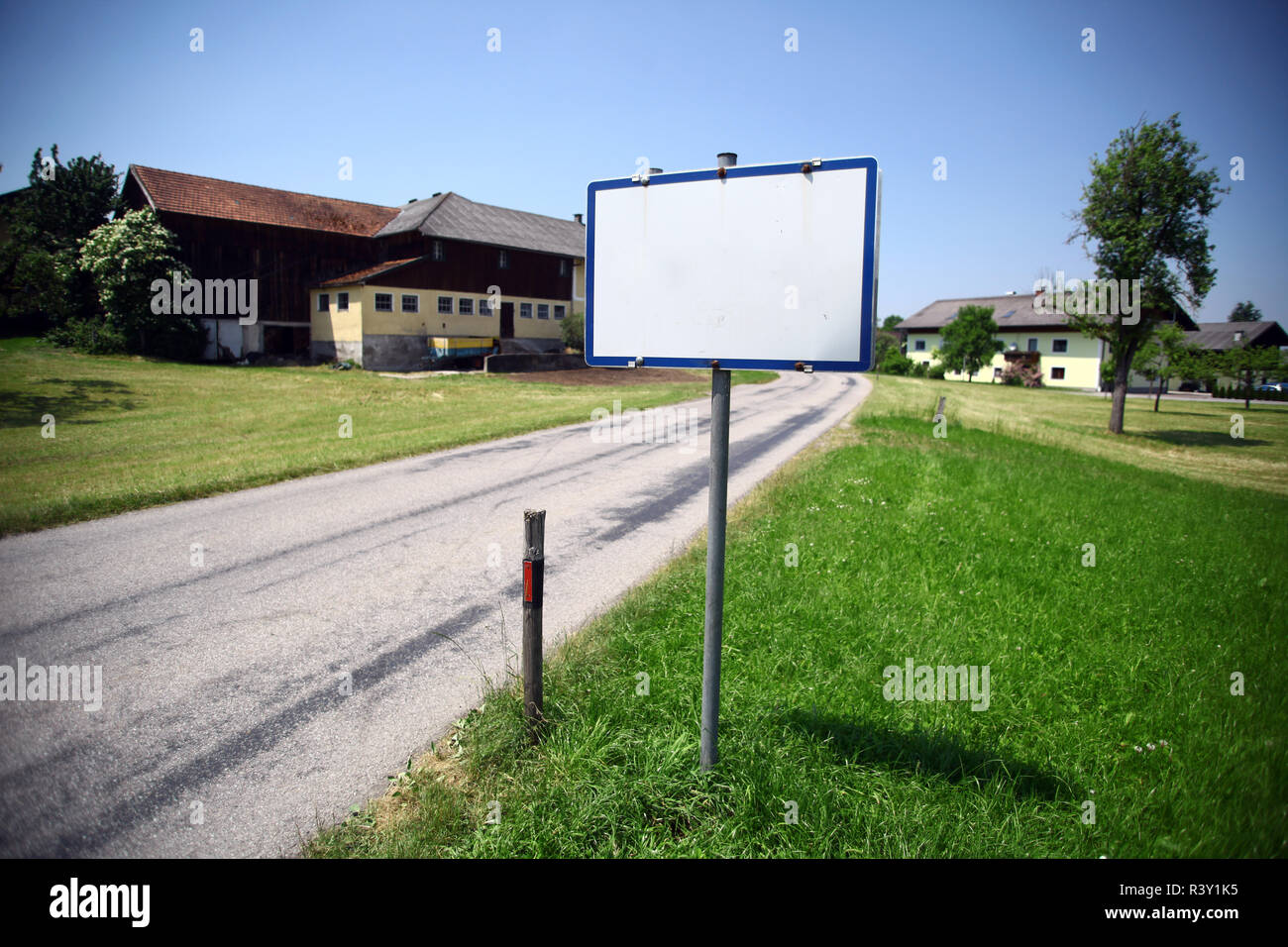 Empty white sign Stock Photo - Alamy