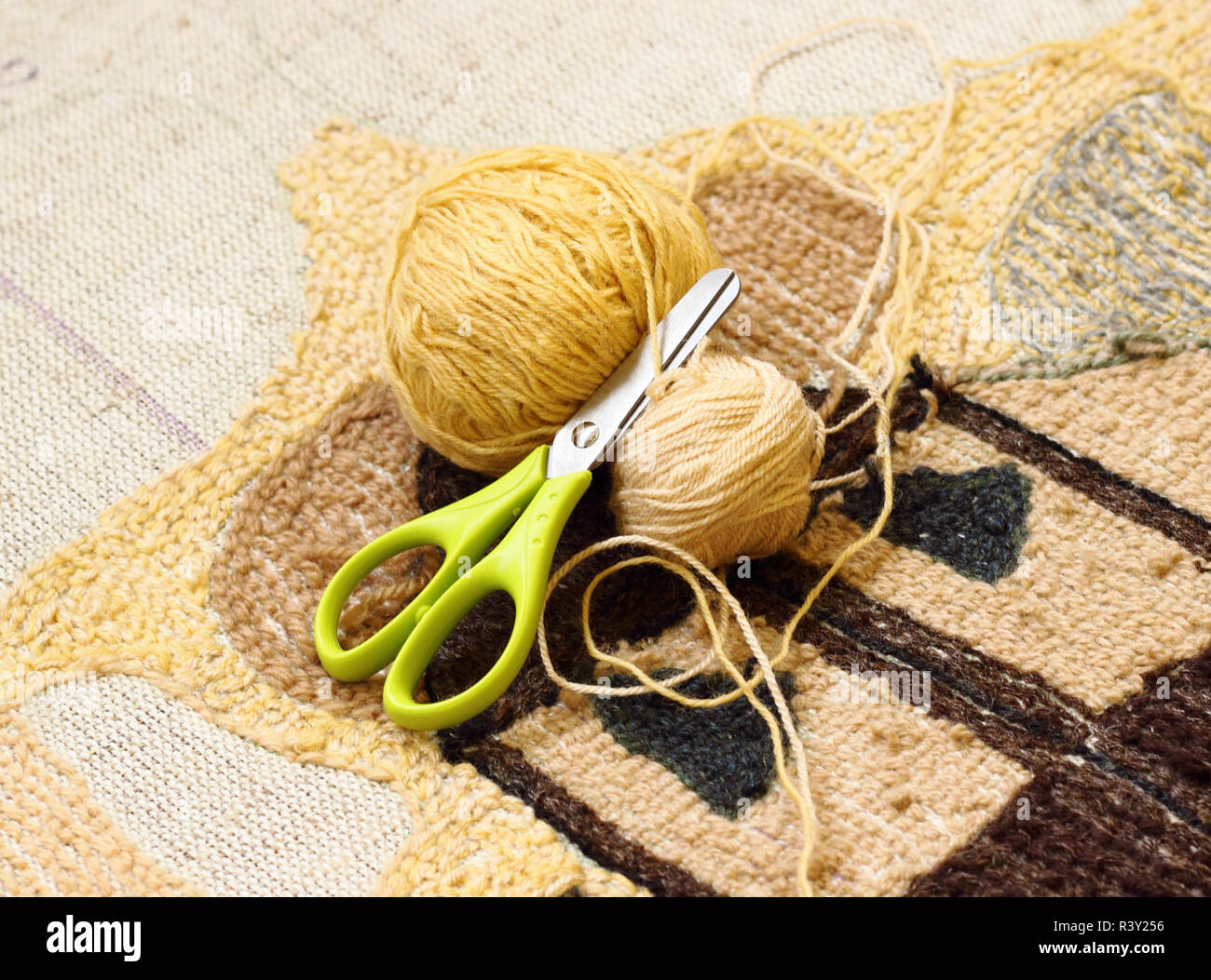 Knitting metal hi-res stock photography and images - Alamy