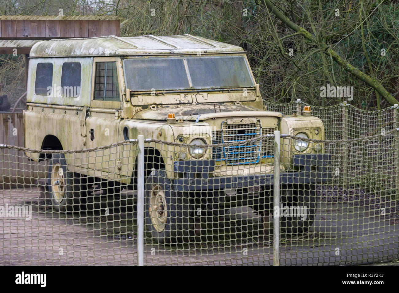 Land rover boat hi-res stock photography and images - Alamy