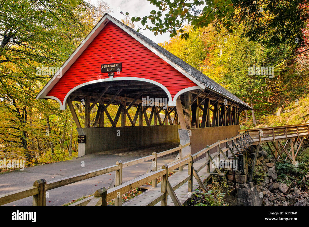 Flume Covered Bridge, over Pemigewasset River, Flume Gorge, Franconia ...