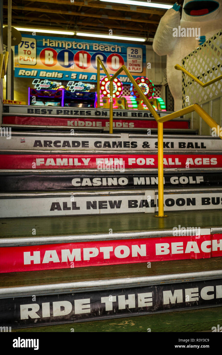 USA, New Hampshire, Hampton Beach Seafood Festival, amusement park ...