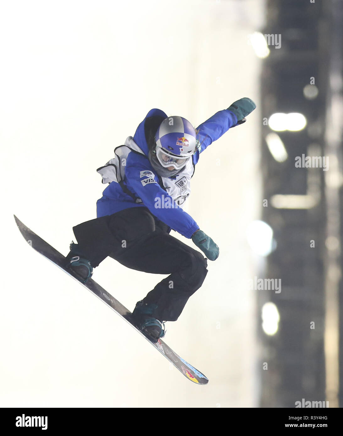 (181124) -- BEIJING, Nov. 24, 2018 (Xinhua) -- Onitsuka Miyabi of Japan ...