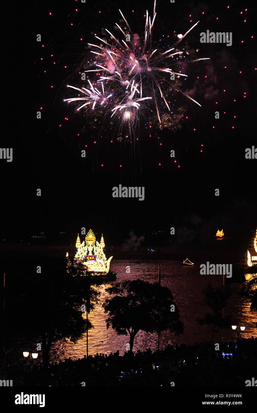 Water festival fireworks cambodia hi-res stock photography and images ...