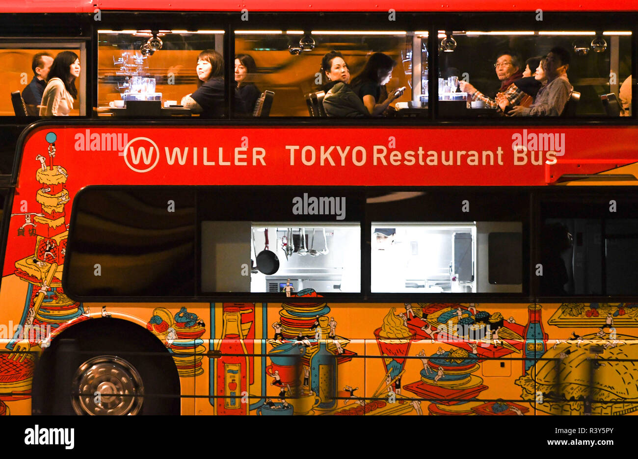 Tokyo, Japan. 24th Nov, 2018. A Willer Tokyo Restaurant Bus drives by ...