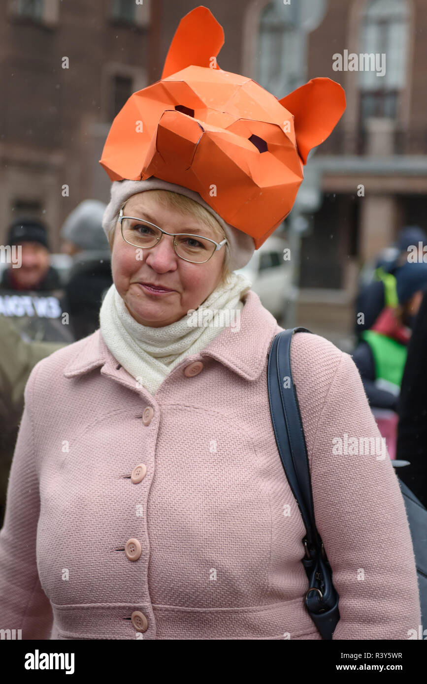 Fox mask hi-res stock photography and images - Alamy