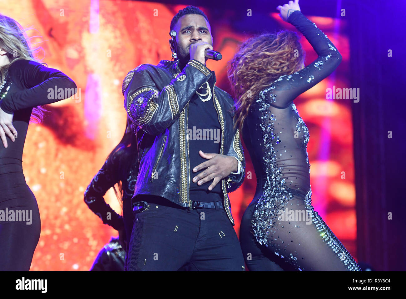 Jason derulo dancers hi-res stock photography and images - Alamy