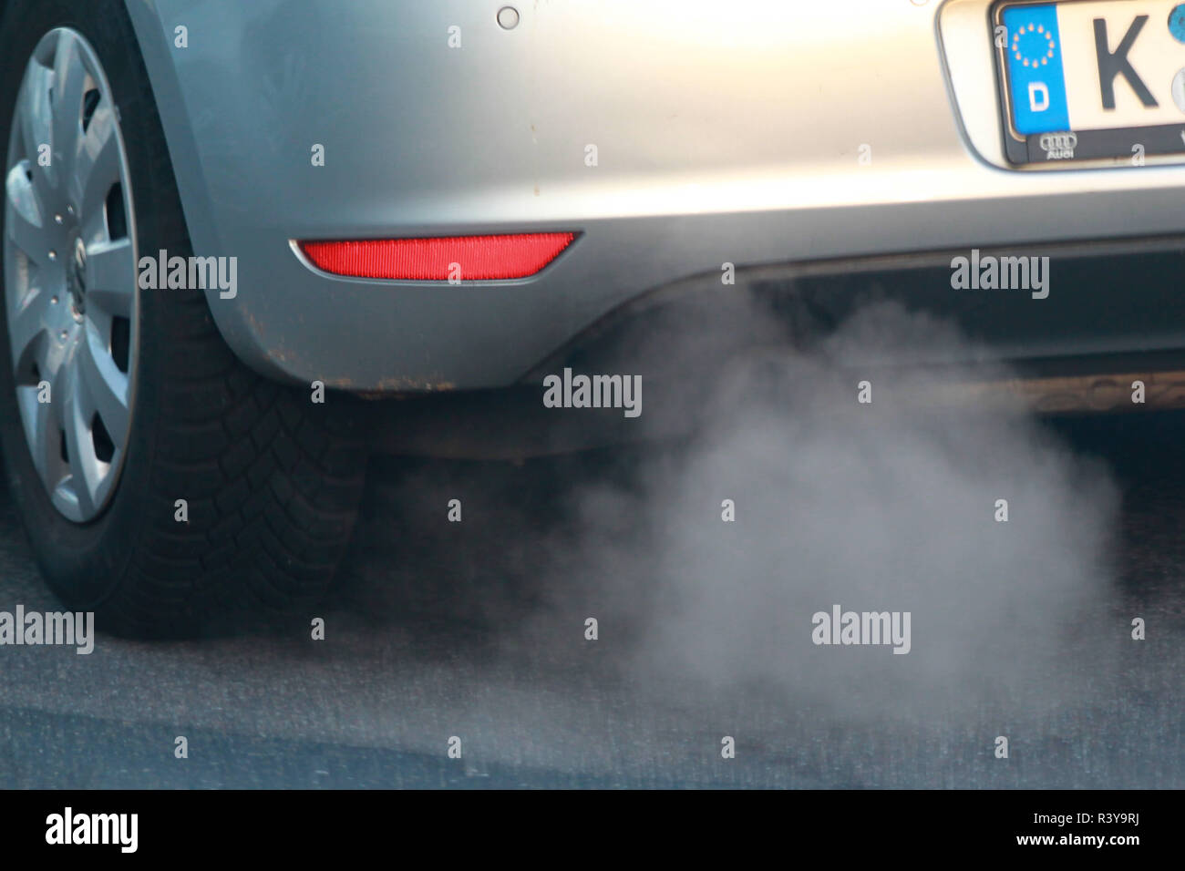 Cars fumes hi-res stock photography and images - Alamy