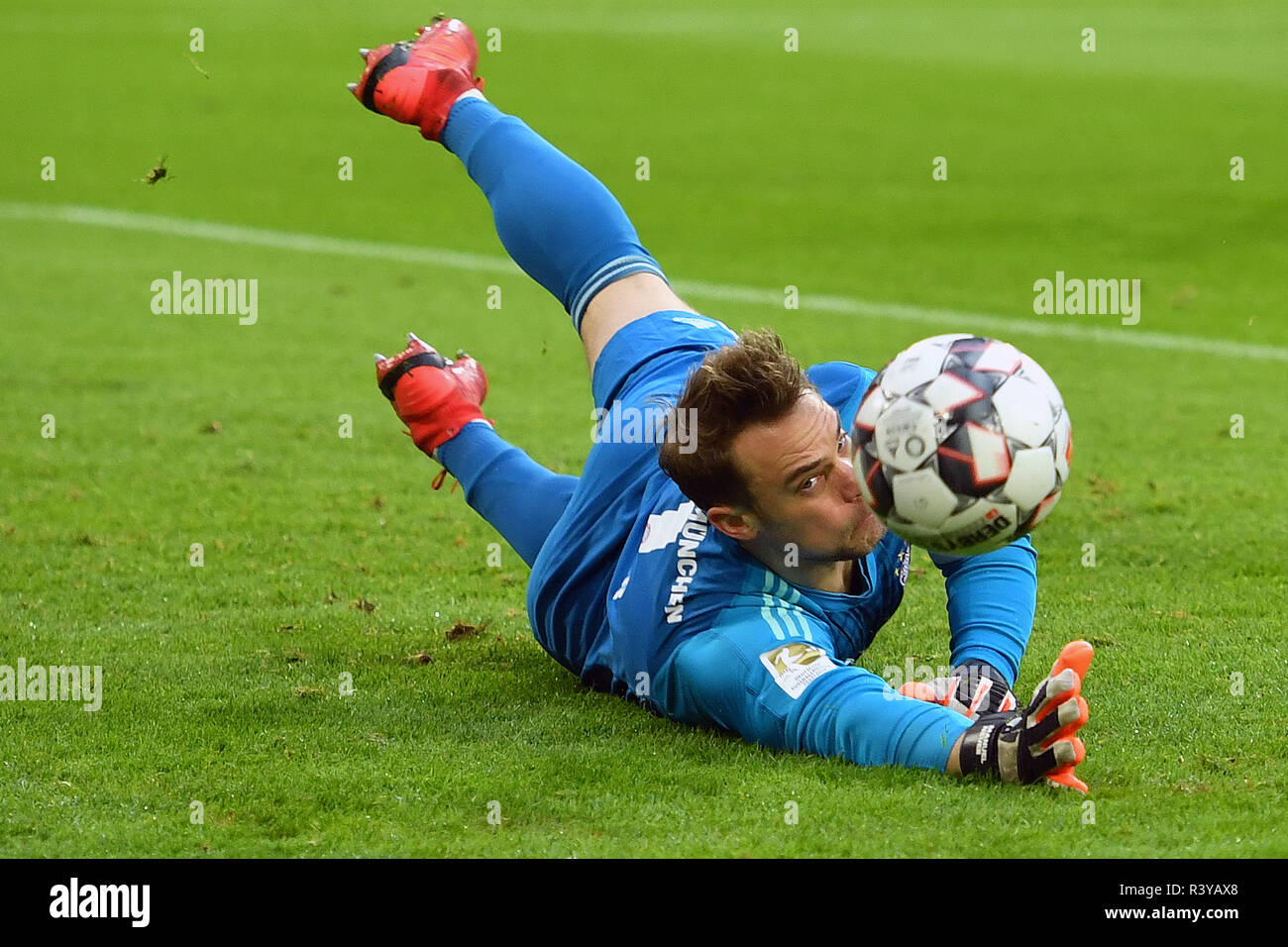 Munich, Deutschland. 24th Nov, 2018. Manuel NEUER (goalkeeper FC Bayern ...