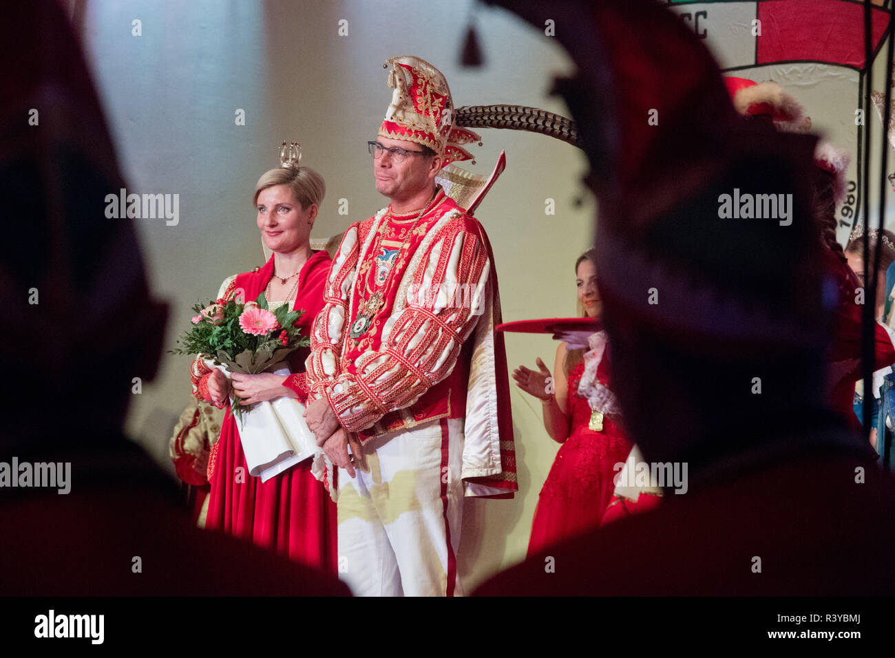 Sukow, Germany. 24th Nov, 2018. Yvonne Leppin and Michael Leppin, the ...