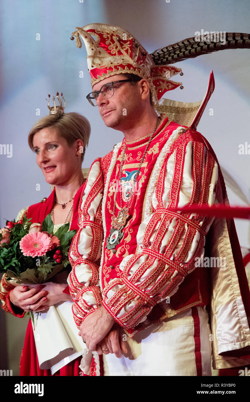 Sukow, Germany. 24th Nov, 2018. Yvonne Leppin and Michael Leppin, the ...