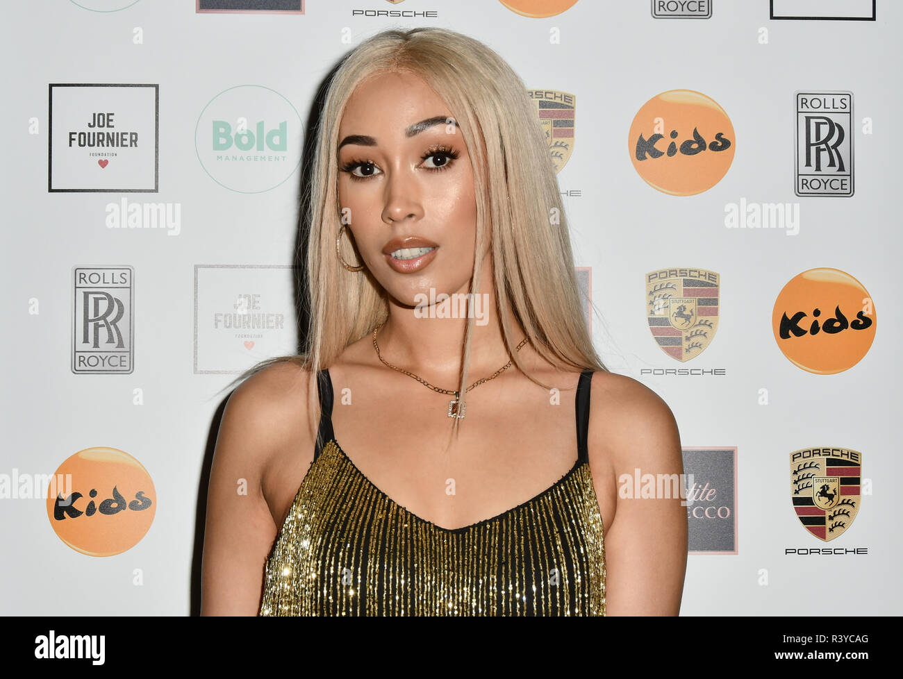 Snoochie shy hi-res stock photography and images - Alamy